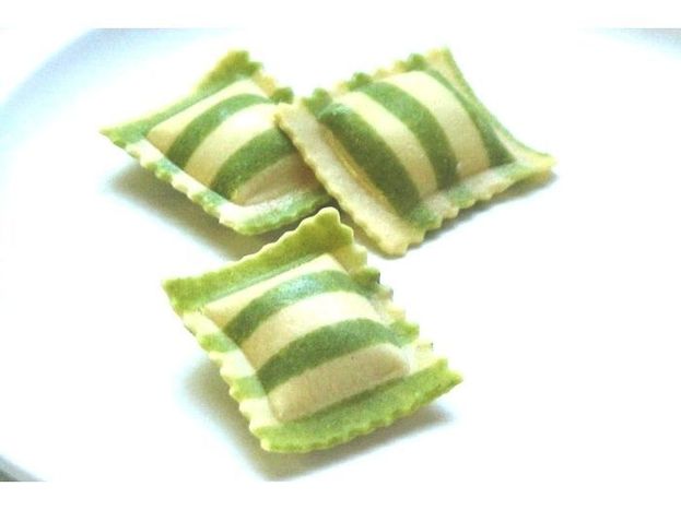 Buy Carla's Spinach Striped Cheese Ravioli Pa... Online | Mercato